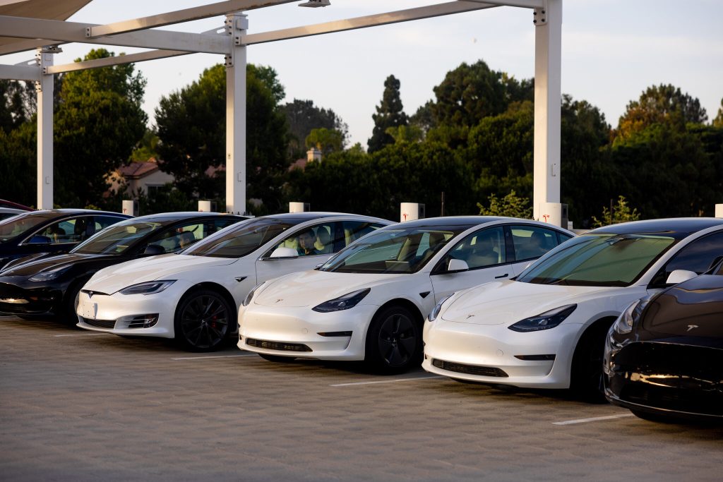 5 Things Tesla Owners Hate About Their Car | DollarThread